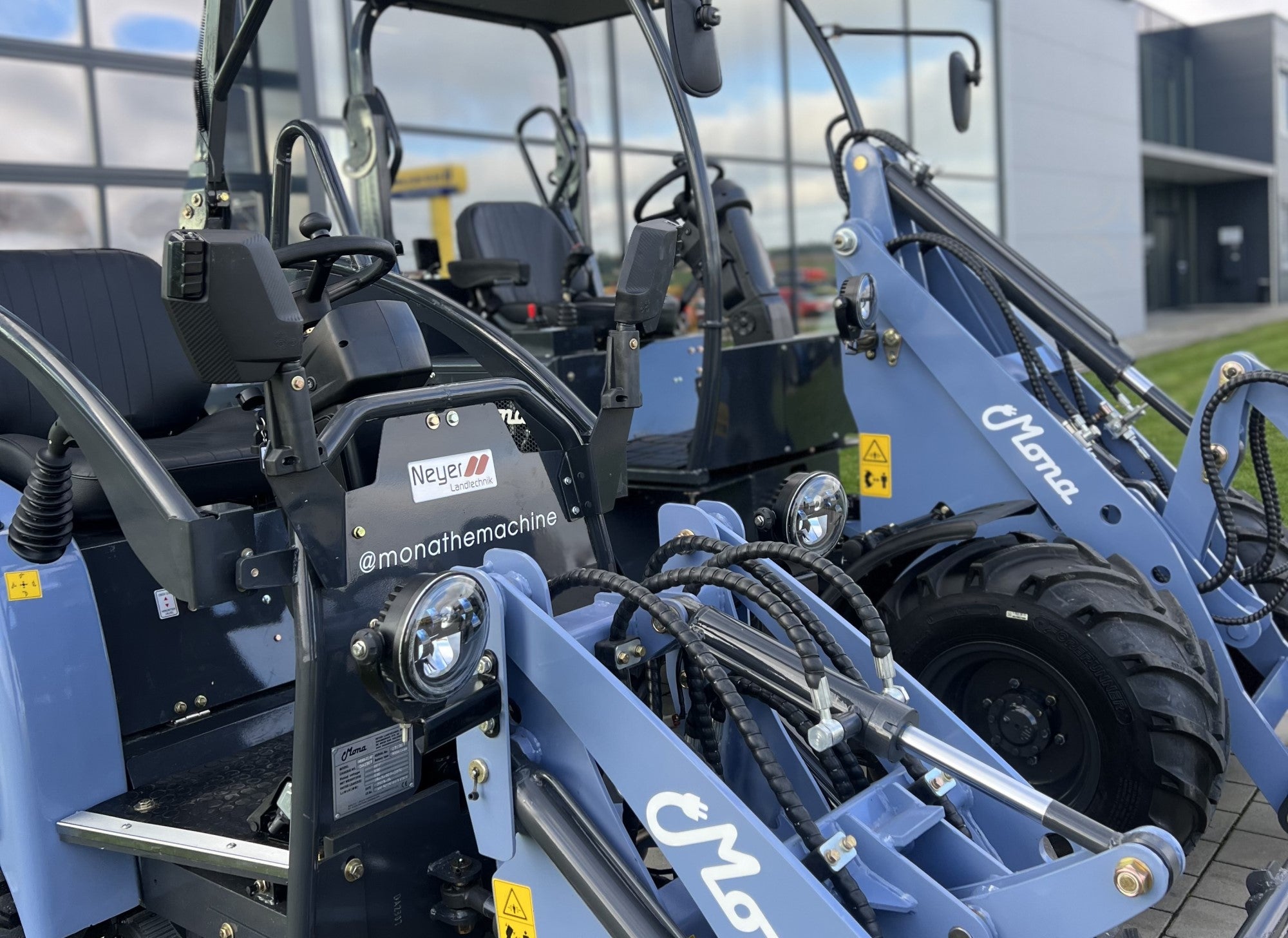 MONA App I Download now for iOS and Android I Hoflader – MONA Motors GmbH